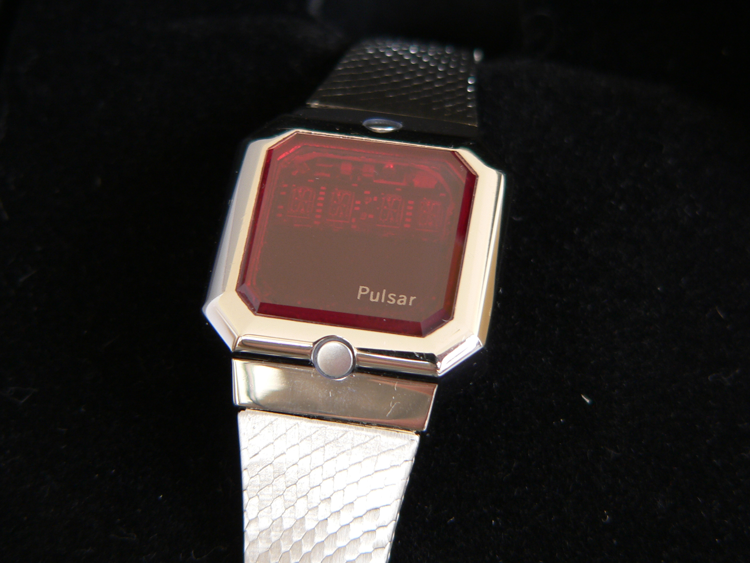 PULSAR - 2927-2 - LED - Vintage Digital Watch - Digital-Watch.com
