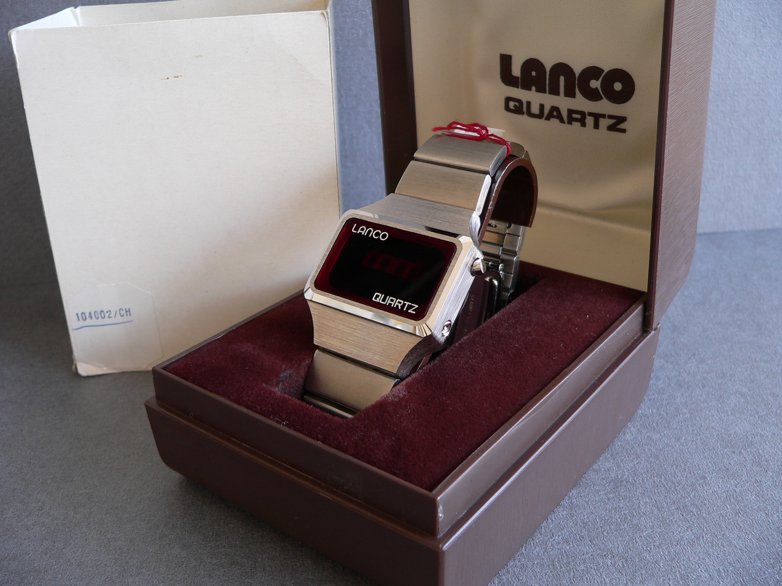 LANCO - 4002 - LED - Vintage Digital Watch - Digital-Watch.com