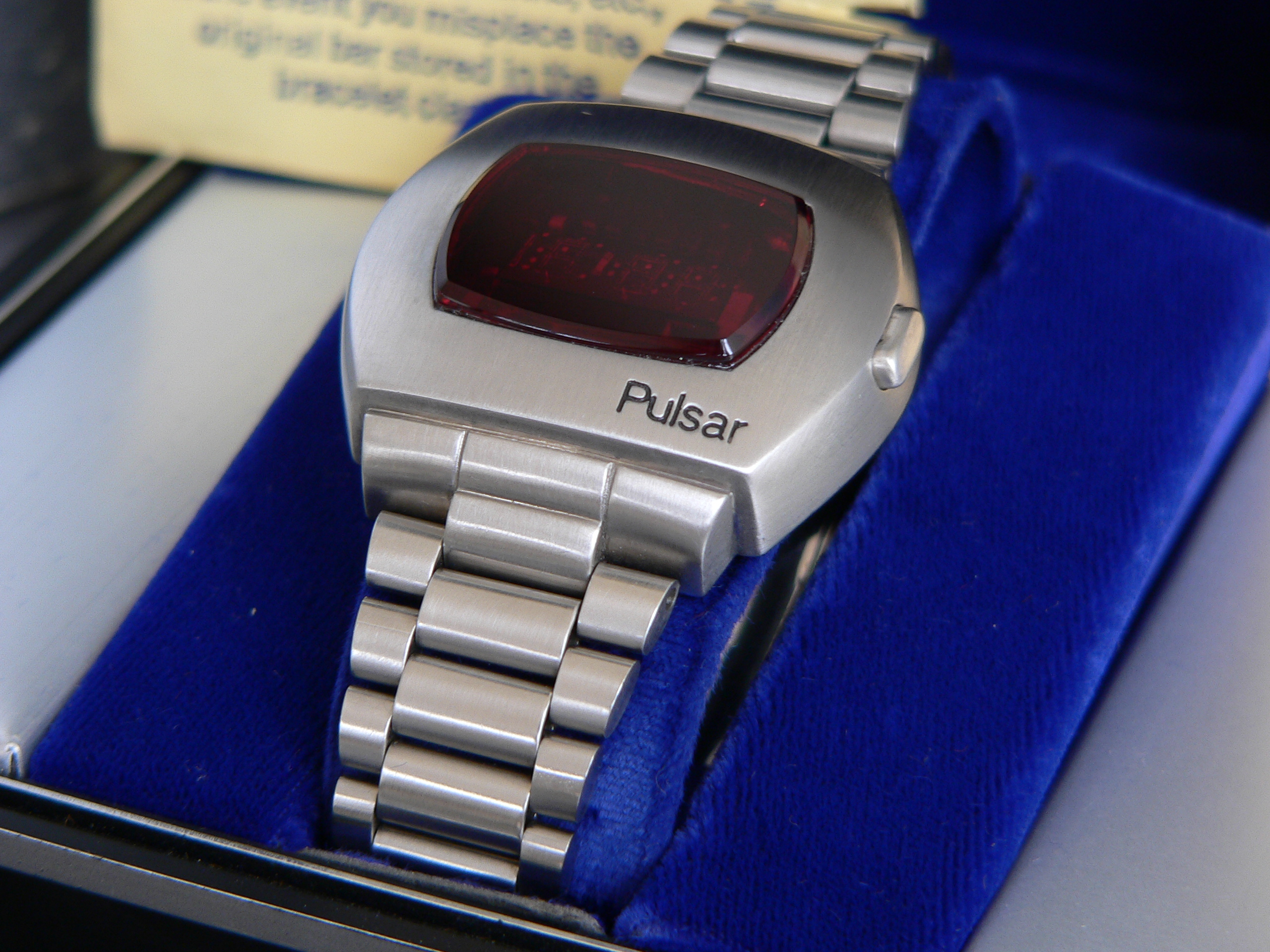 PULSAR - p2 (2900) - LED - Vintage Digital Watch - Digital-Watch.com