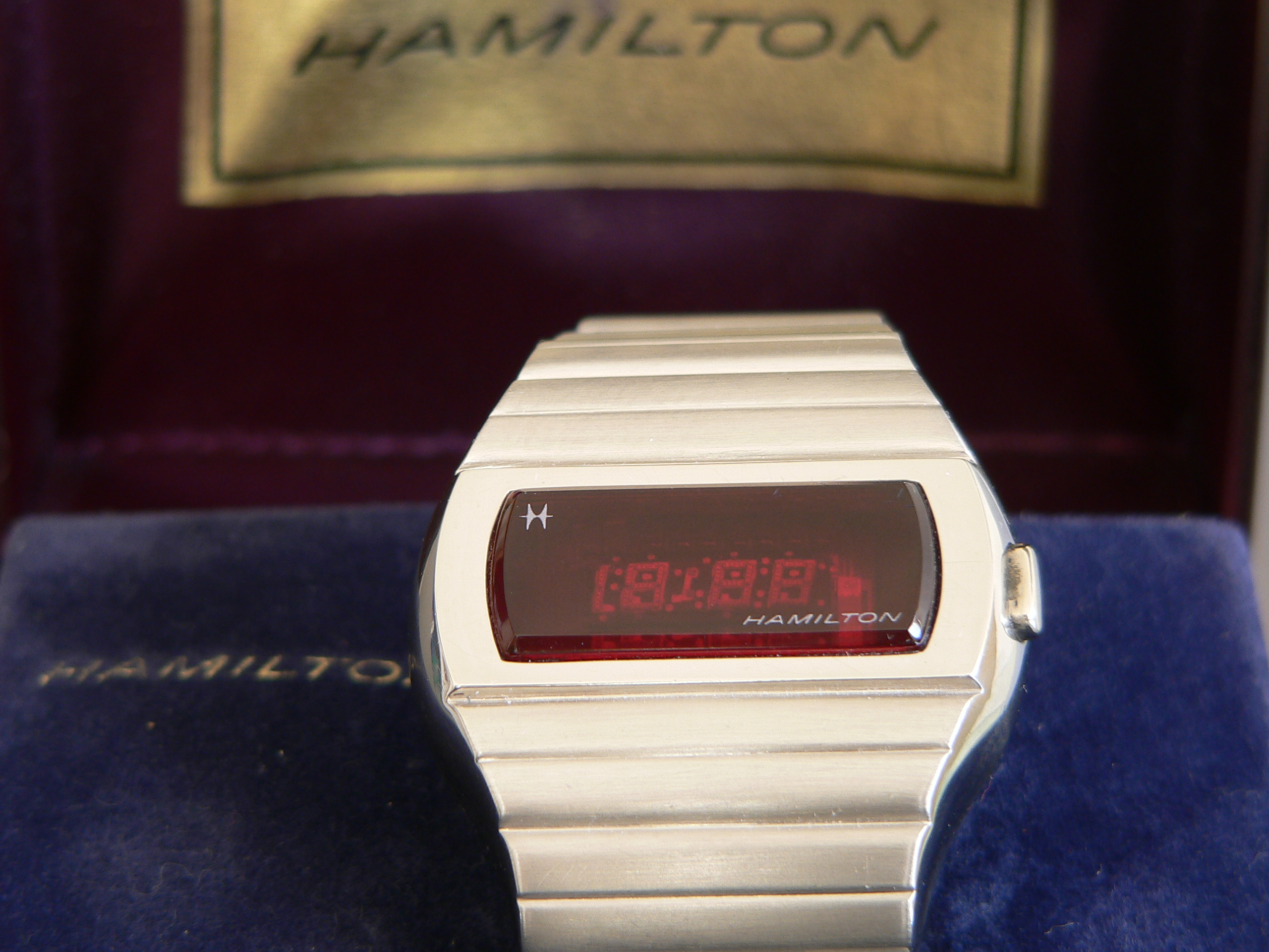 HAMILTON - qtc/qed - LED - Vintage Digital Watch - Digital-Watch.com