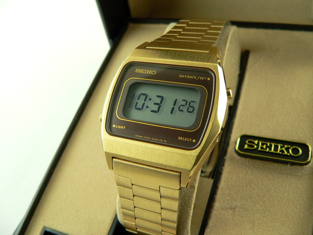 SEIKO - F039-5009 - Digital - Vintage Digital Watch - Digital-Watch.com